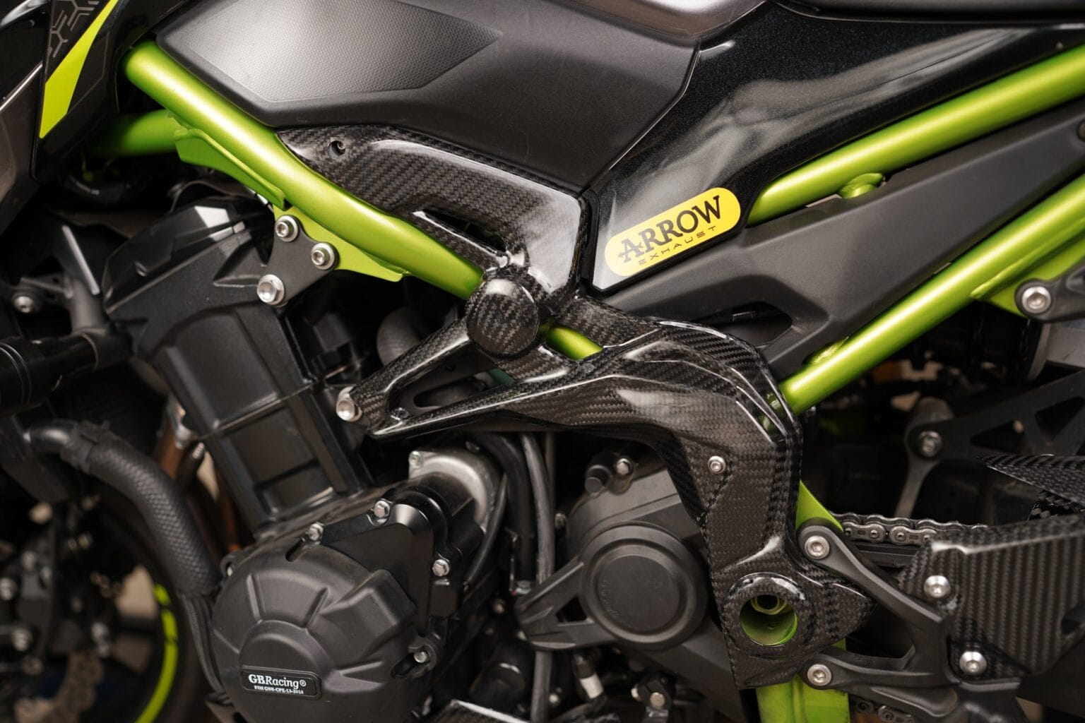 Kawasaki Z900 Carbon Fiber Frame Covers - Motoblazer